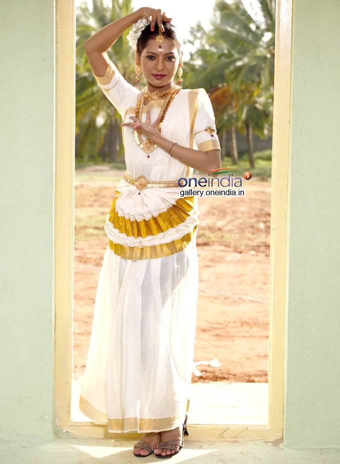 Aasma Photos: Find Latest HD Images, Pictures, Stills & Pics - Filmibeat