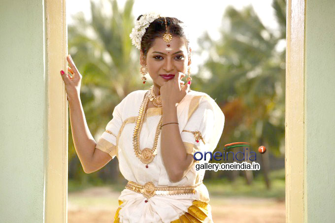 Aasma Photos: Find Latest HD Images, Pictures, Stills & Pics - Filmibeat