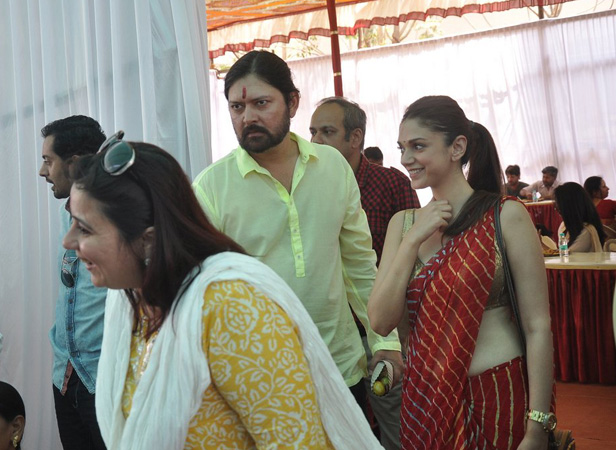 Anurag Basu's Saraswati Pooja Celebrations - Filmibeat