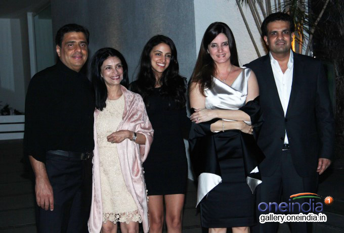 Simone Khan's birthday bash - Filmibeat