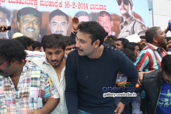 Darshan Celebrates Birthday in Airavata Film Set - Filmibeat