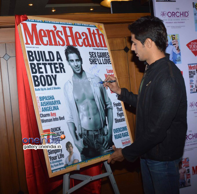 Sidharth Malhotra unveils Men's Health magazine's cover - Filmibeat