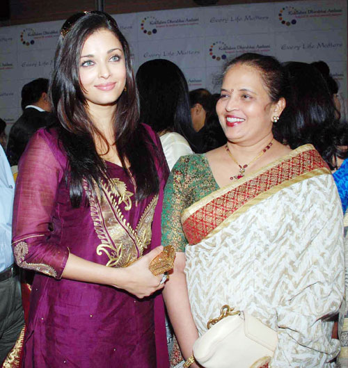 Celebrities With Their Moms - Filmibeat