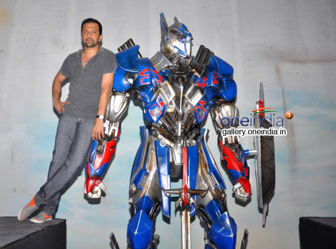 Unveiling of Transformers 4 lead robot Optimus Prime - Filmibeat