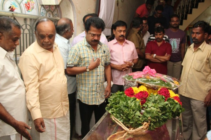 Celebs pay last respects to director Rama Narayanan - Filmibeat