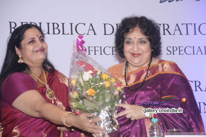 Mrs. Latha Rajinikanth Press Meet - Filmibeat
