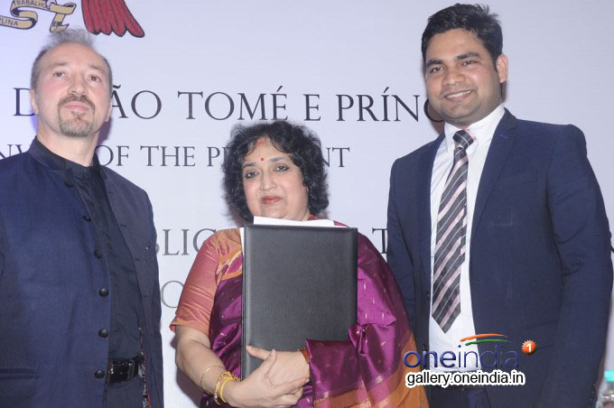 Mrs. Latha Rajinikanth Press Meet - Filmibeat