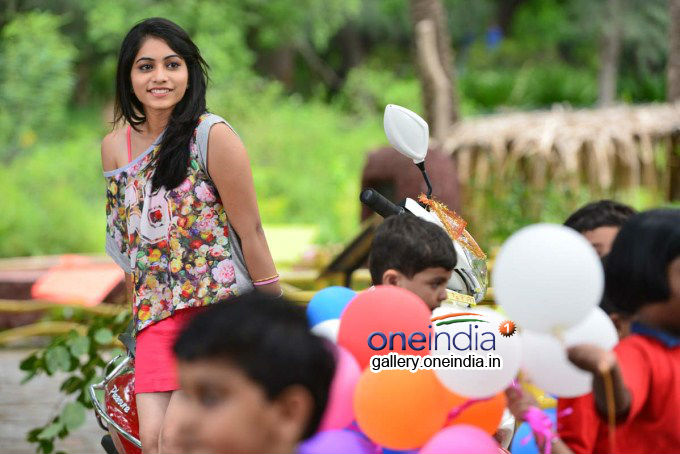Panchadara Pachimirchi Telugu Movie: Pooja, Shooting Stills, Location ...