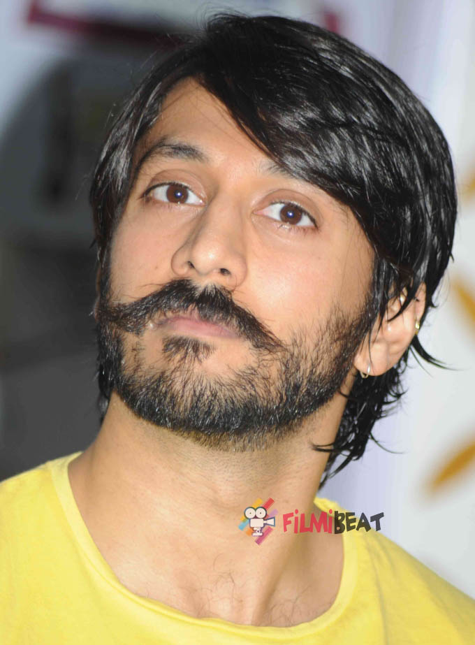 Director Nagashekar Celebrates Myna's Victory - Filmibeat