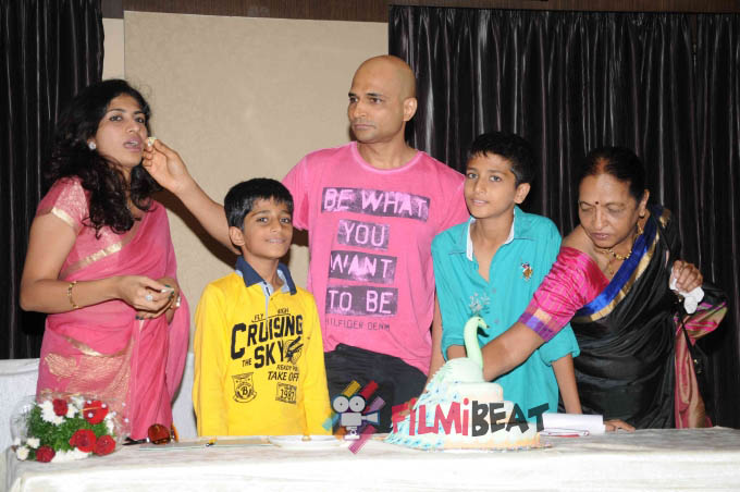 Indrajit Lankesh's Birthday Bash - Filmibeat