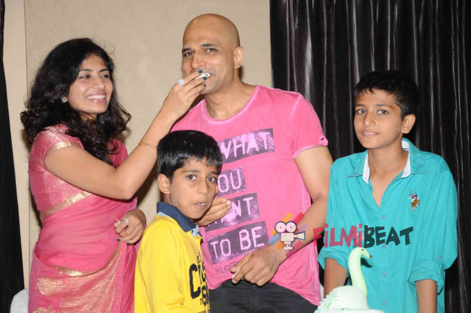 Indrajit Lankesh's Birthday Bash - Filmibeat