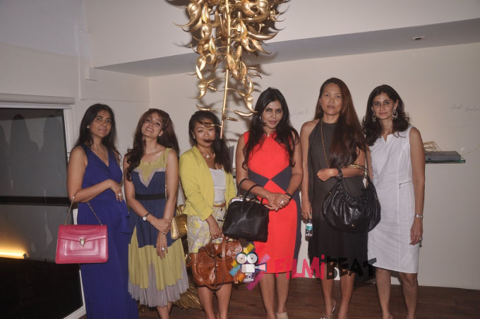Nisha JamVwal Hosts Valay Gada's Premier Art Exhibition - Filmibeat