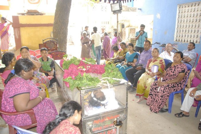 Celebs Pay Last Respects To Comedy Actor Mahadevan - Filmibeat