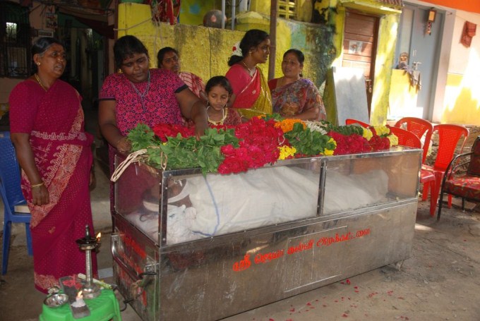 Celebs Pay Last Respects To Comedy Actor Mahadevan - Filmibeat