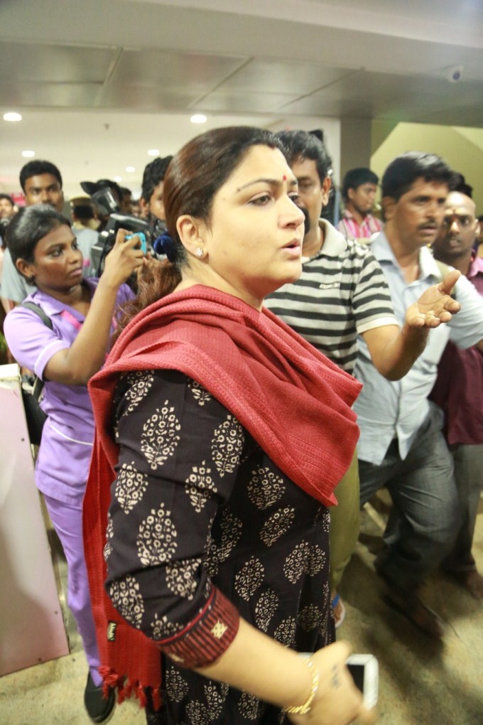 Superstar Rajinikanth Visits K Balachander At Kauvery Hospital - Filmibeat