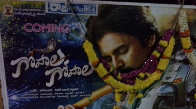 Fans Craze Over Gopala Gopala - Filmibeat