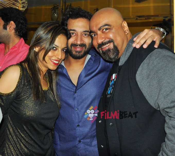 Preety Bhalla & Deepu Paul's Party - Filmibeat