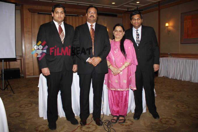 Karisma Kapoor Inaugurates Dhananjay Datar's Masala King Supermarket ...