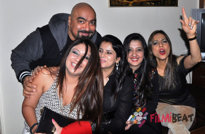Preety Bhalla & Deepu Paul's Party - Filmibeat