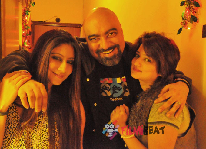 Preety Bhalla & Deepu Paul's Party - Filmibeat