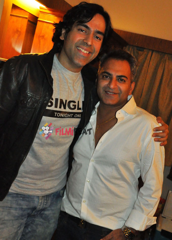 Preety Bhalla & Deepu Paul's Party - Filmibeat