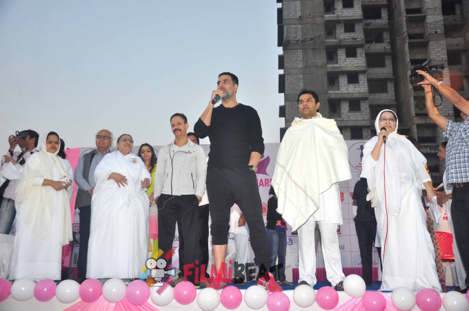 Akshay Kumar Flags Off Bramhakumari Sakhi Minithon 2015 - Filmibeat
