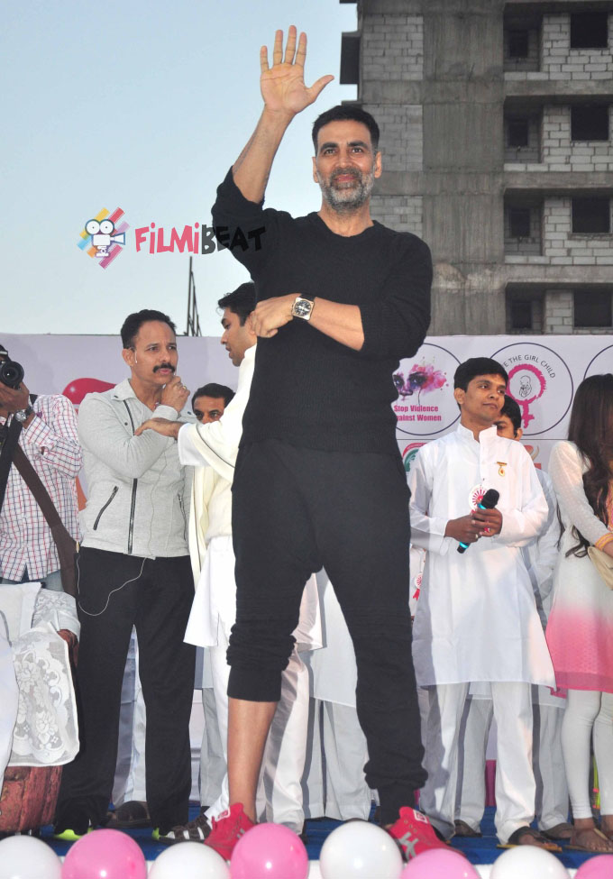 Akshay Kumar Flags Off Bramhakumari Sakhi Minithon 2015 - Filmibeat