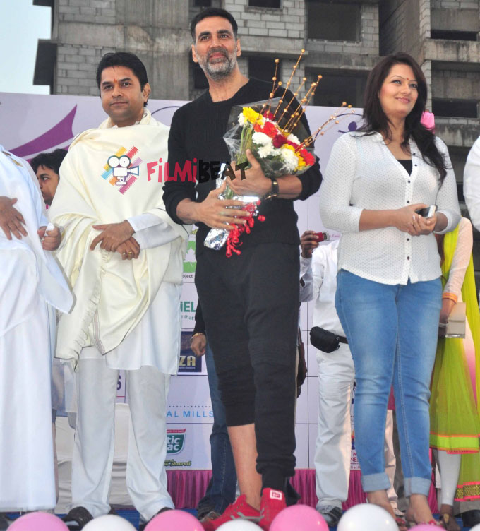 Akshay Kumar Flags Off Bramhakumari Sakhi Minithon 2015 - Filmibeat