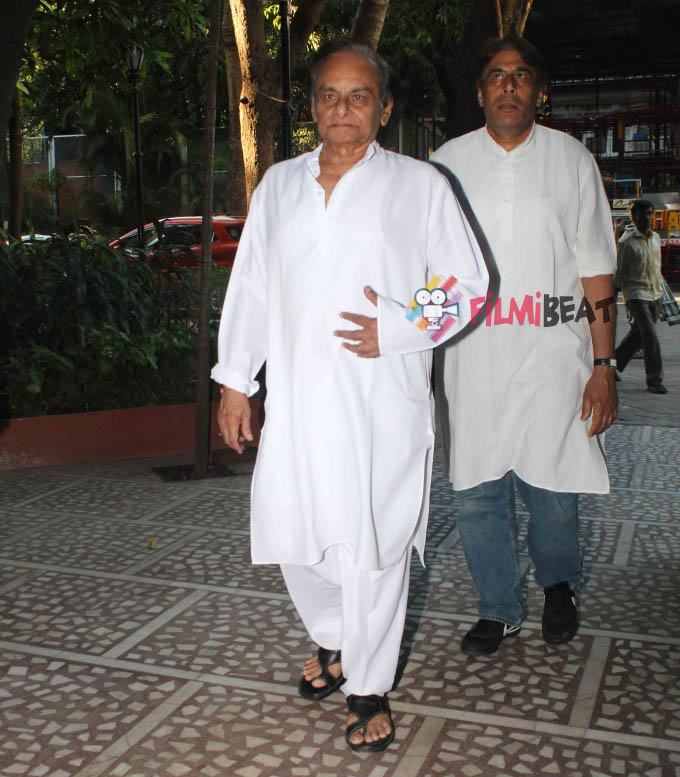 Amit Mehra's Prayer Meet - Filmibeat