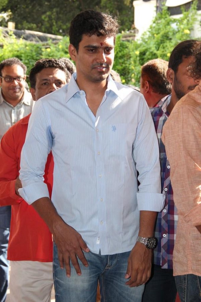 Inji Iduppazhagi Movie Launch - Filmibeat