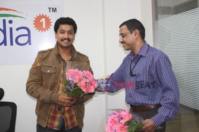 Award Winning Sanchari Vijay & B.S. Lingadevaru Visits Filmibeat Office - Filmibeat