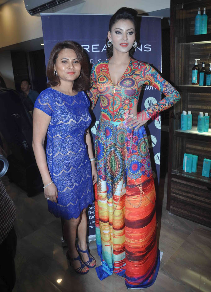 Richa Chadda & Urvashi Rautela Launch A' Kreations Salon - Filmibeat