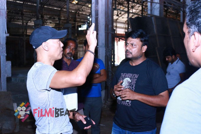 Hollywood Stunt Master In Prabhu Solomon Dhanush Movie - Filmibeat