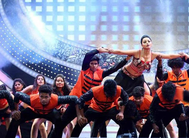 Celebs Dance Performance At Filmfare Awards South 2015 - Filmibeat