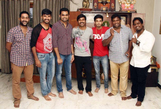 Dhanush Gifted Gold Chain For Maari Team - Filmibeat