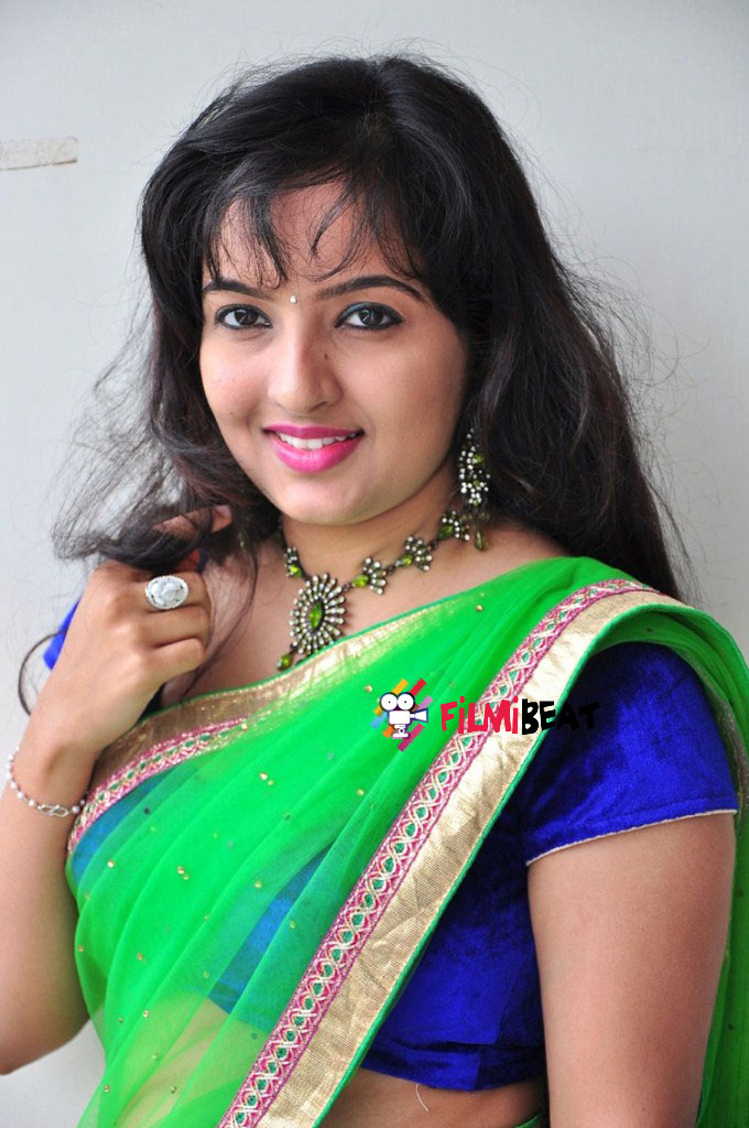 Roshini Photos: Find Latest HD Images, Pictures, Stills & Pics - Filmibeat