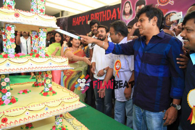 Shiva Rajkumar 53rd Birthday Celebration - Filmibeat