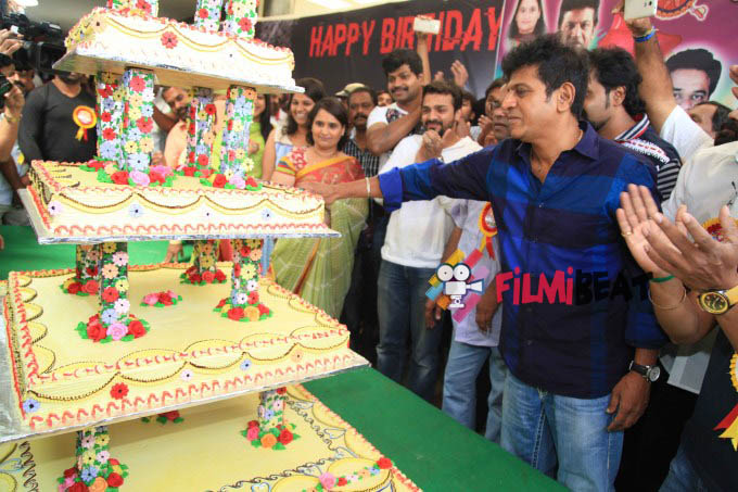 Shiva Rajkumar 53rd Birthday Celebration - Filmibeat