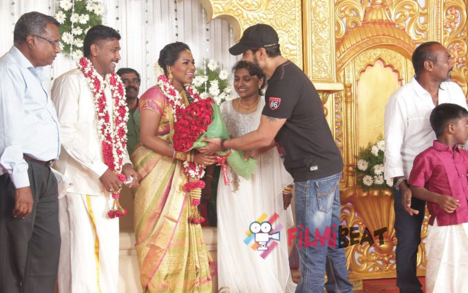 Director Vijay Milton Brother Reception - Filmibeat