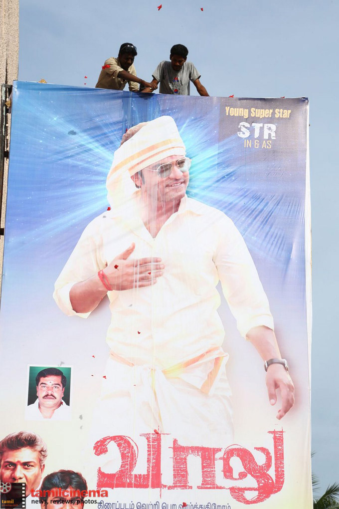 Fans Celebrating Vaalu - Filmibeat
