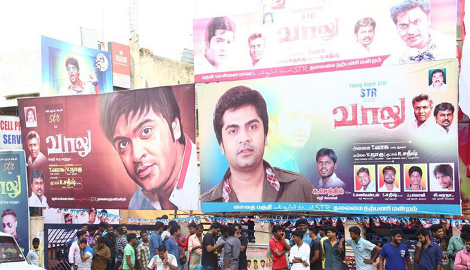 Fans Celebrating Vaalu - Filmibeat