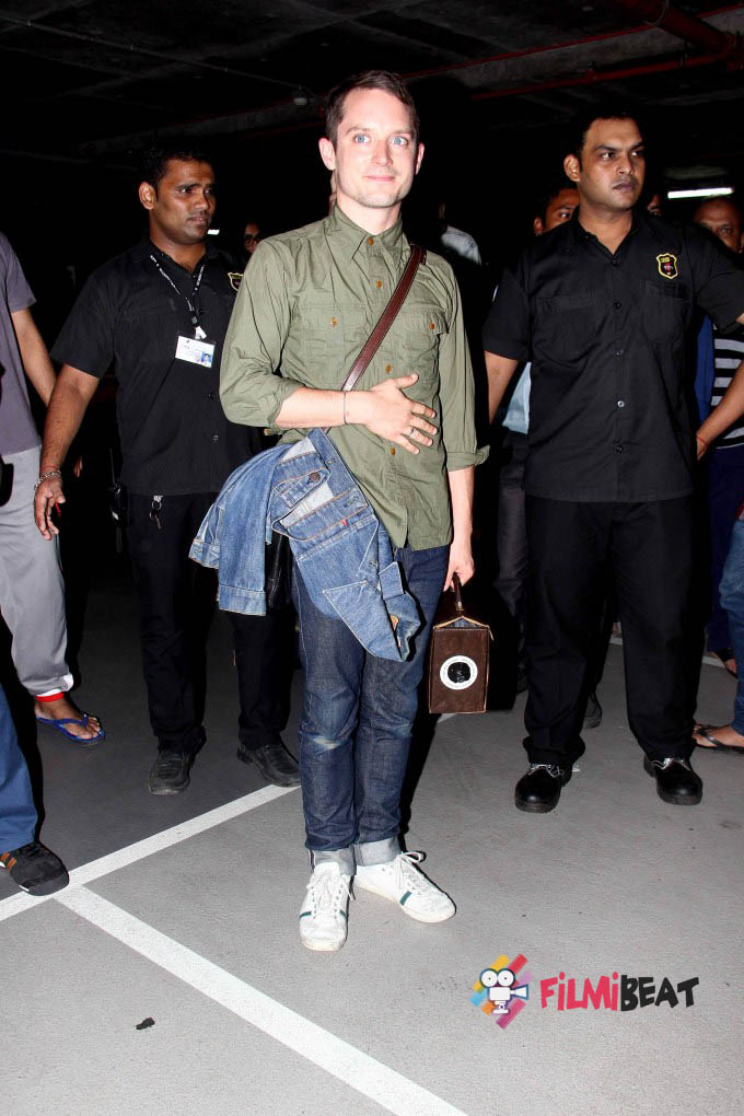Hollywood Actor Elijah Wood Arrives In Mumbai - Filmibeat