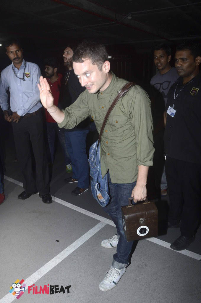 Hollywood Actor Elijah Wood Arrives In Mumbai - Filmibeat