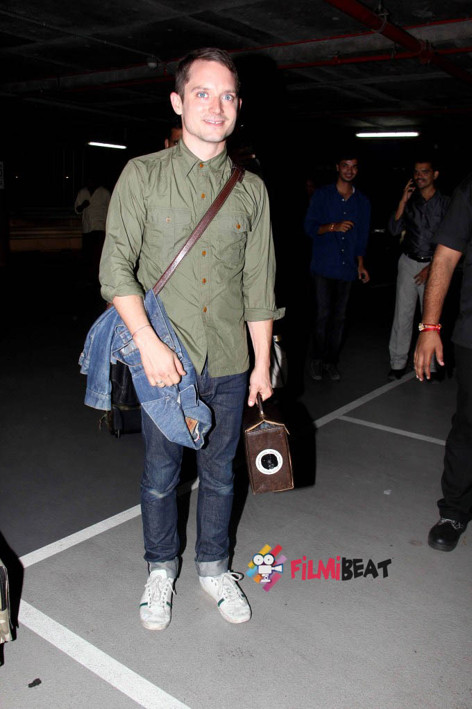 Hollywood Actor Elijah Wood Arrives In Mumbai - Filmibeat