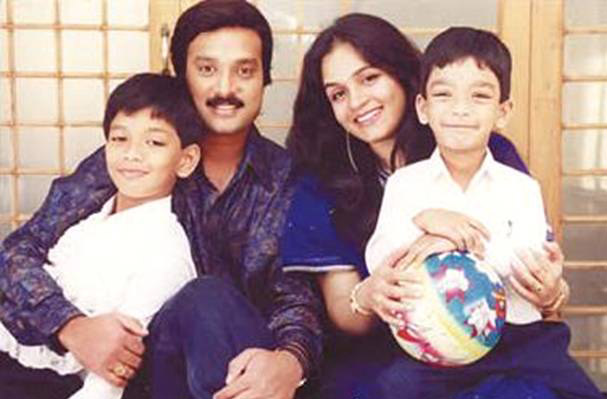 Rare Photos of Tamil Stars With Family - Filmibeat