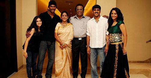 Rare Photos of Tamil Stars With Family - Filmibeat