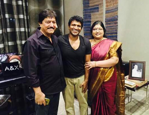 Devaraj Family Visits Puneeth Rajkumar Residence - Filmibeat