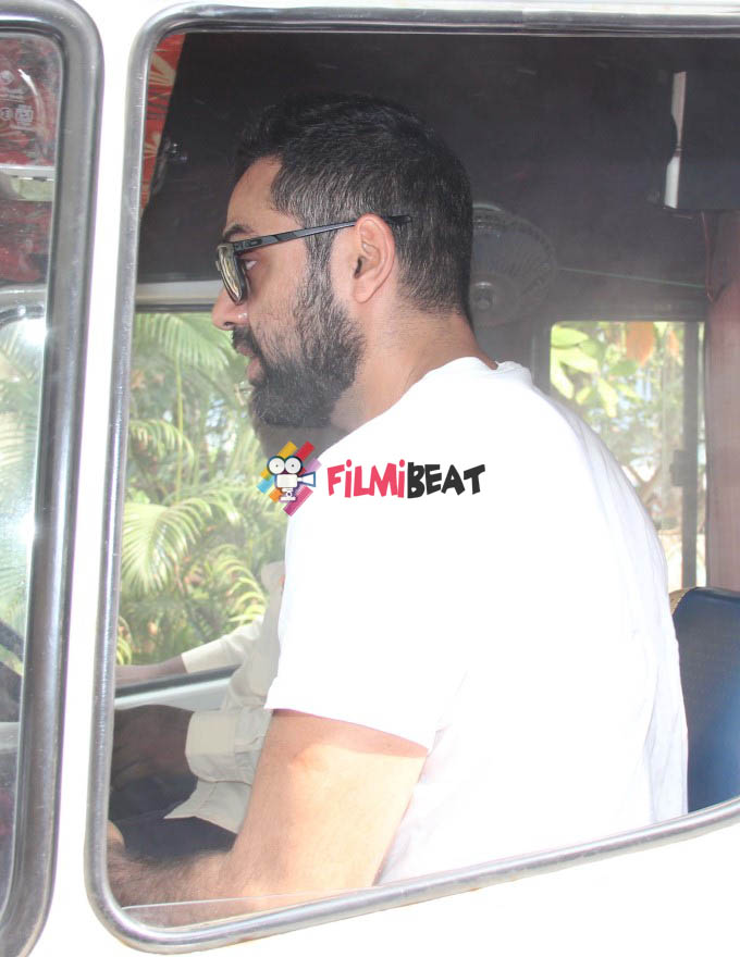 Funeral Of Abhay Deol's Father Ajit Singh Deol - Filmibeat