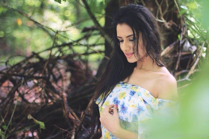 20+ Smriti Khanna Photos: Find Latest HD Images, Pictures, Stills ...