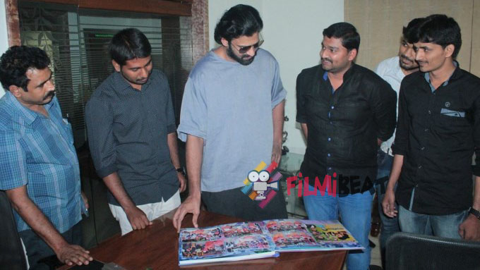 Actor Prabhas Met His Fans From Bangalore - Filmibeat